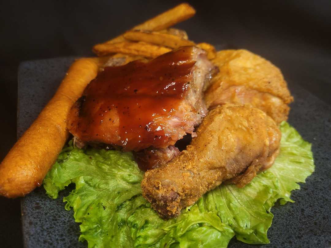 Home | Hideout Saloon & Grill